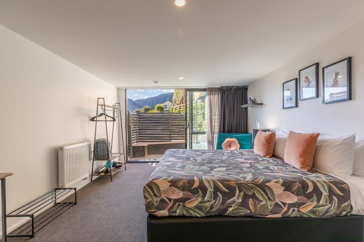 Private Studio Escape Mountain Views Outdoor Patio - Arrowtown