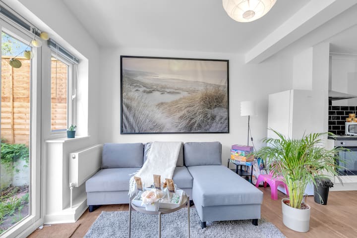 Modern 1br Haven W/ Free Parking Near Mdx Uni/wifi - London