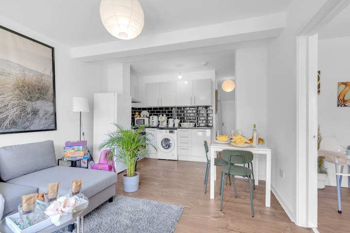 Bright 1br Flat · Ideal Christmas Getaway - London