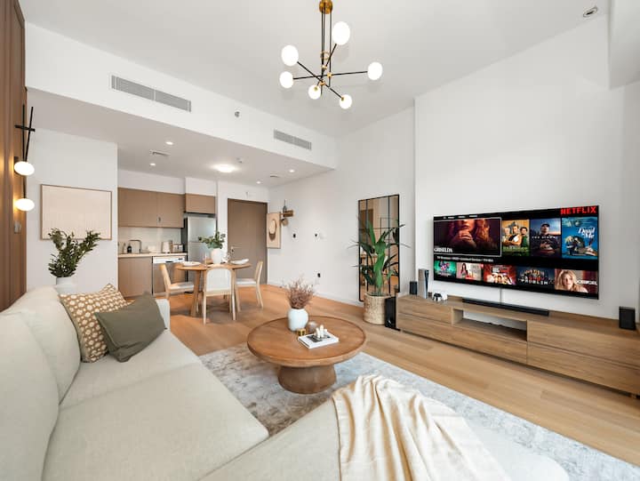 The Chic Downtown Suite: Luxury Near Burj Khalifa - Dubai