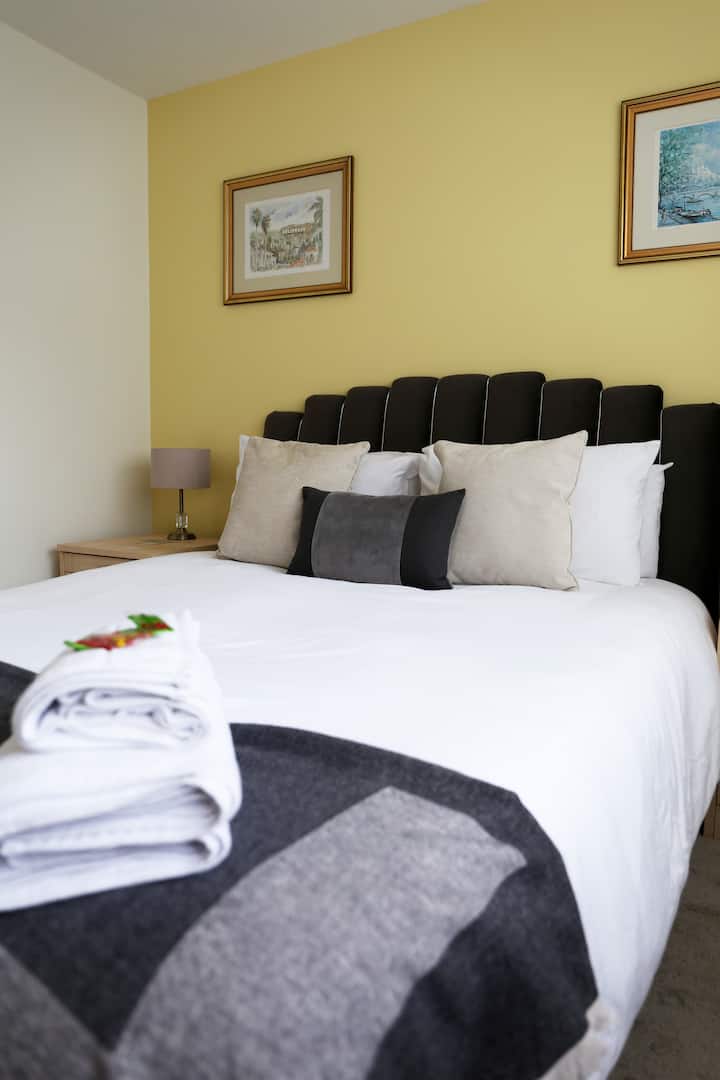 Nr Cruise, City, Coast & New Forest. Free P/king - Hampshire