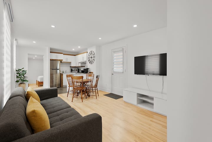 New- Prime Spot Sur St-denis-escale Des Voyageurs - Montreal