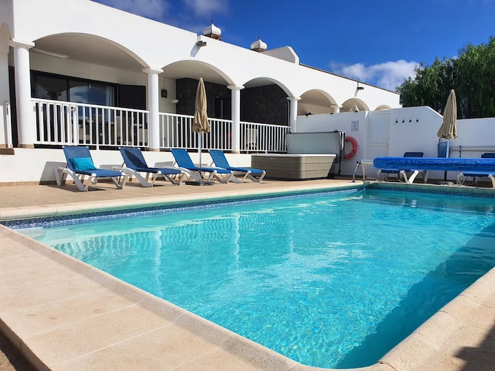 Villa Alberto 3 Bedroom Heatedpool Jacuzzi Seaview - Playa Blanca