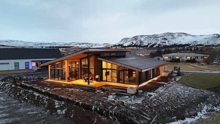 Bright & Spacious Family Villa On The South Coast - Selfoss