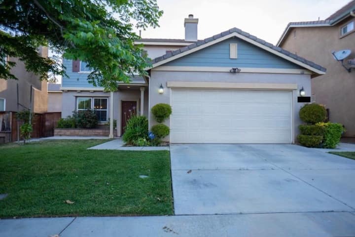 Cozy Renovated Moreno Valley Home - 3bd, 3bth, Gym - Lake Perris State Recreation Area, Perris