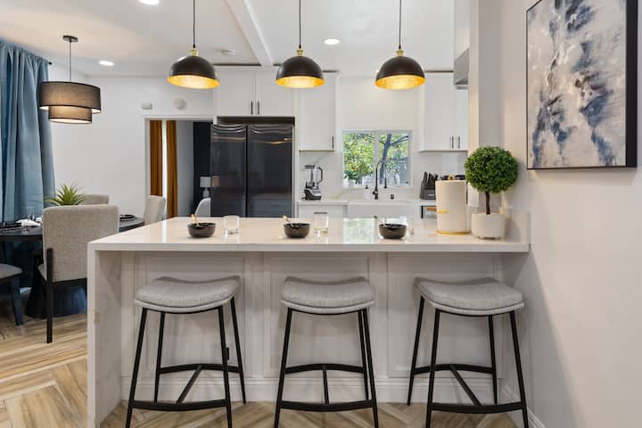 Fenced Yard-workspace-near Disney, Beaches, Dwntwn - Garden Grove, CA