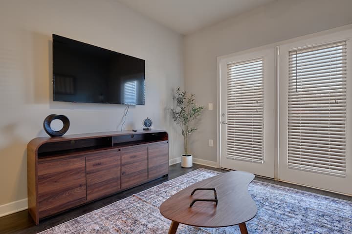 Comfy 2bd Abode Mins From Dt Clayton | Pool | Gym - Clayton