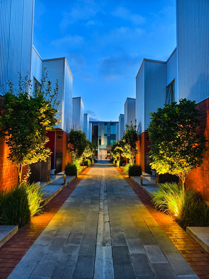 Walk To Stadium · Cbd 2br 2bath + Free Parking - 基督城