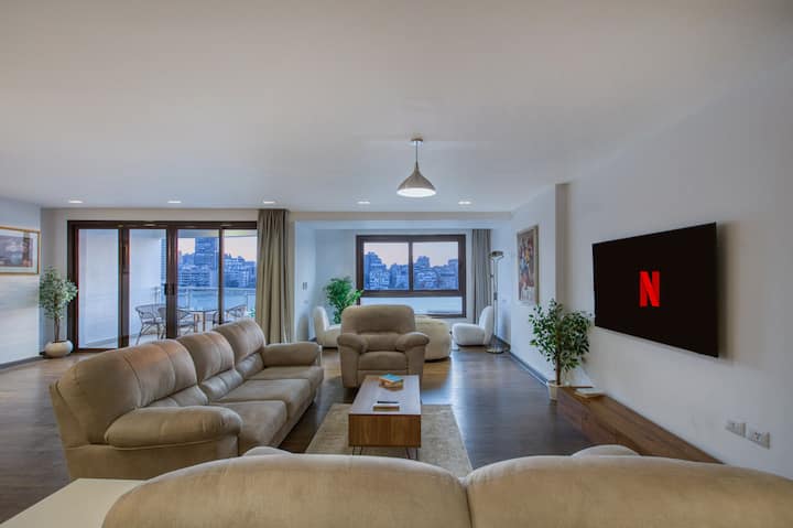 Luxury Living With Full Nile Views: 4br Gem - Cairo