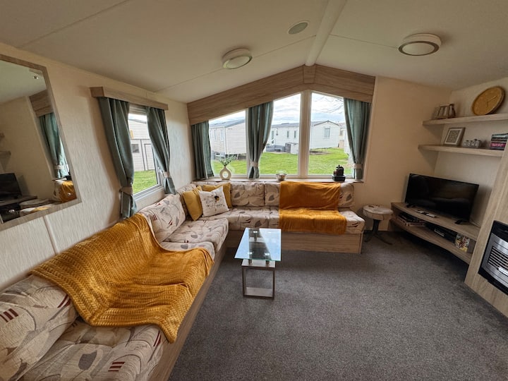 8 Berth Fully Equipped, Homely Caravan - Rhyl