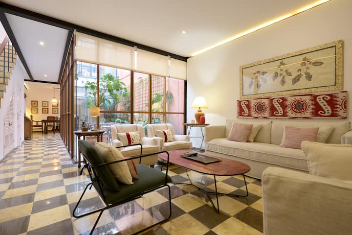 240m2 House With Private Parking Included - Seville, Spain