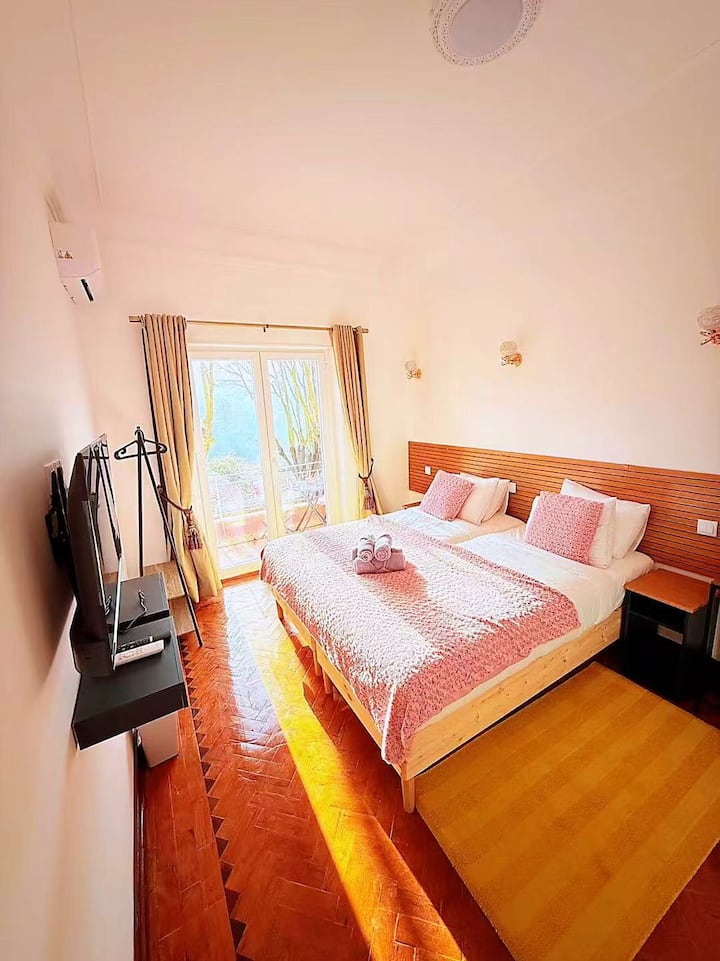 Hsi (Private Bathroom, Castle View, Balcony) - Sintra