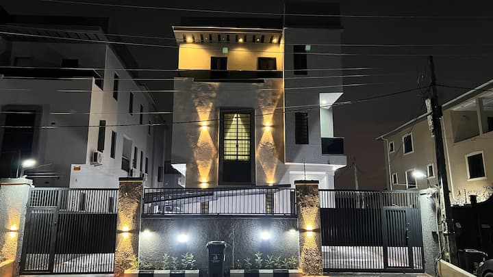 Luxurious 4-bedroom Entire House In Ogudu Gra - Lagos