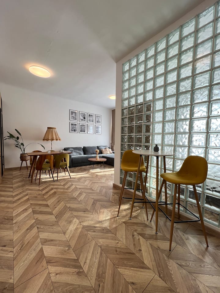 Timeless Apartment Near City Center - Bratislava