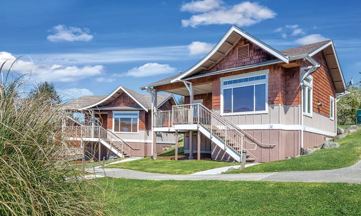 Studio Deluxe Cottage *Private Hot Tub* Sleeps 4! - Eastsound, WA