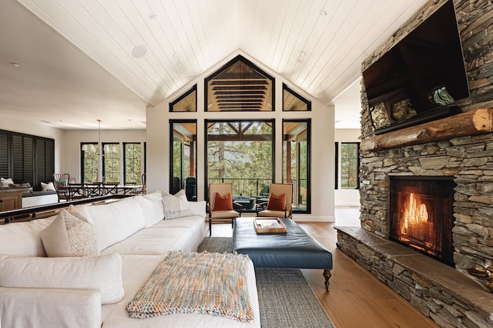 Custom Lux Cabin W Lake Views, Spa & Game Room - Big Bear Lake, CA