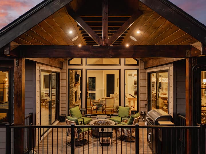 Custom Lux Cabin, Lake Views, Spa & Game Room - Big Bear Lake, CA