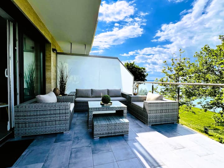 Balaton Bliss Lakefront Apartment - Siófok