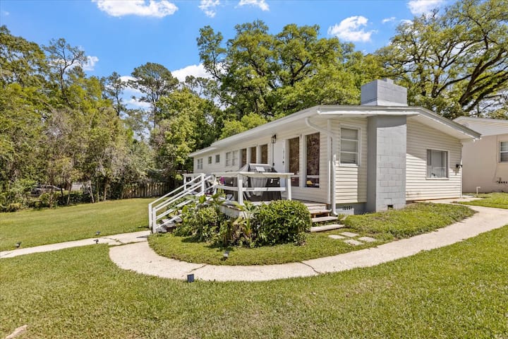The Winston - Stylish 4 Bedroom Home - Tallahassee, FL