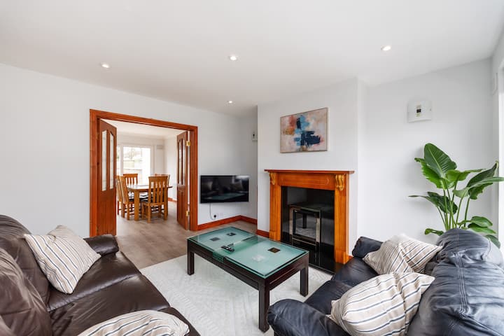 Modern Spacious Dublin House Close To City Centre - Swords
