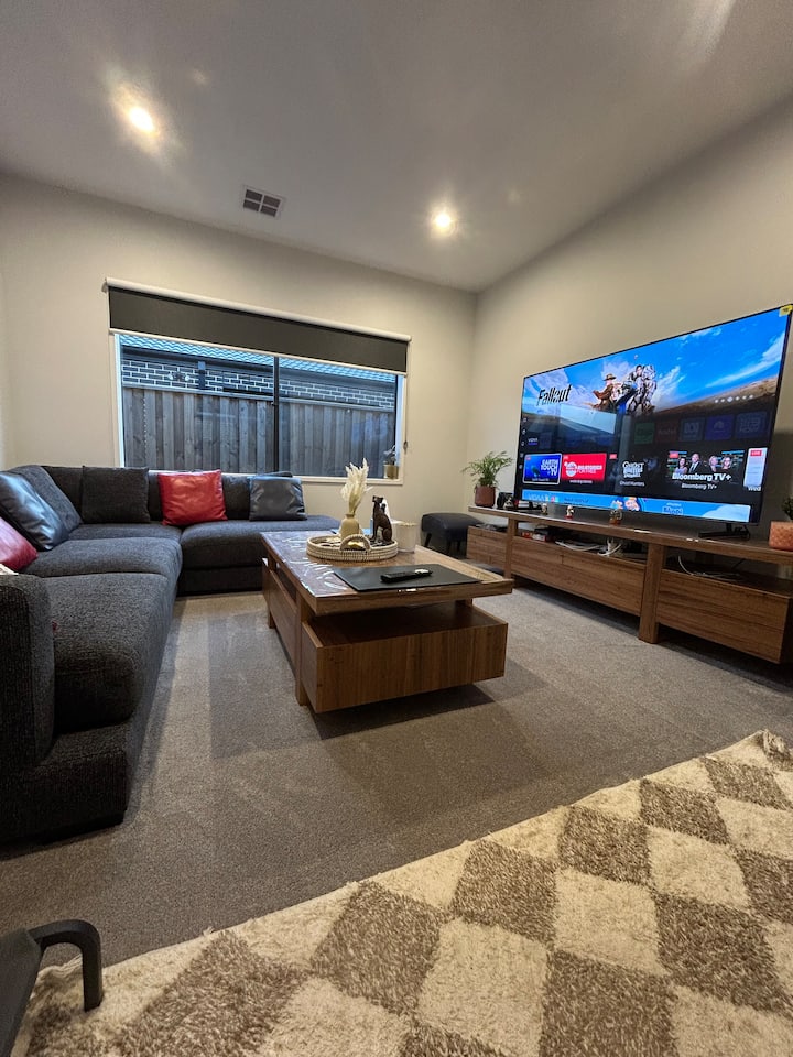 Contemporary Bedroom - Donnybrook