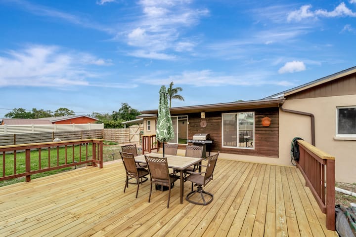 Private Home
Great Location 
Walk To Siesta Key - Oscar Scherer State Park, Osprey