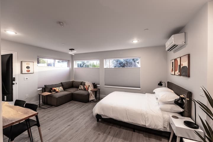 Studio+ W/d+ Mtn Views+ New Building #104 - Redding, CA