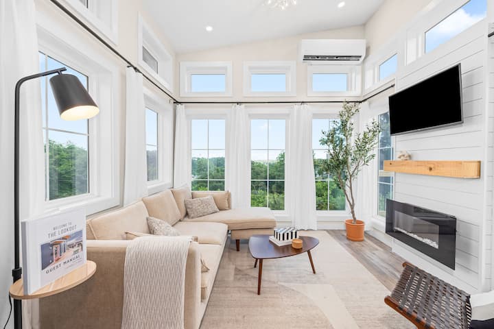 Great Views Near Downtown! | Couples Getaway - Lynchburg, VA
