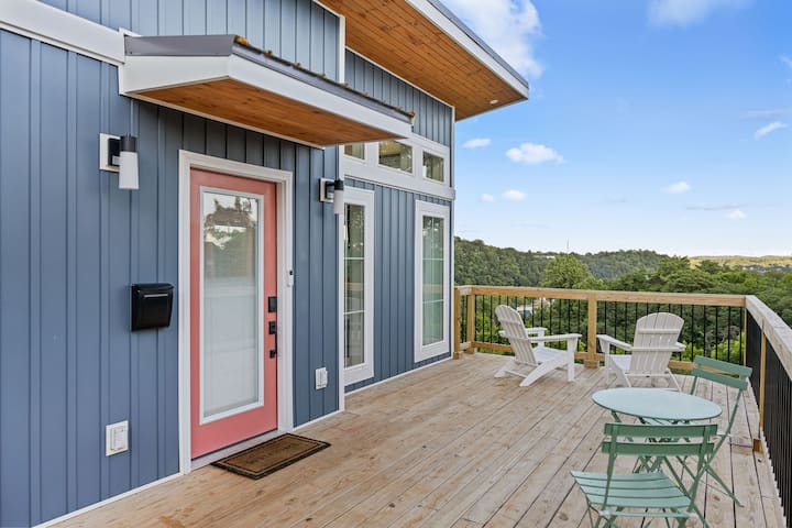 Great Views Near Downtown! | Spacious Tiny House - Lynchburg, VA