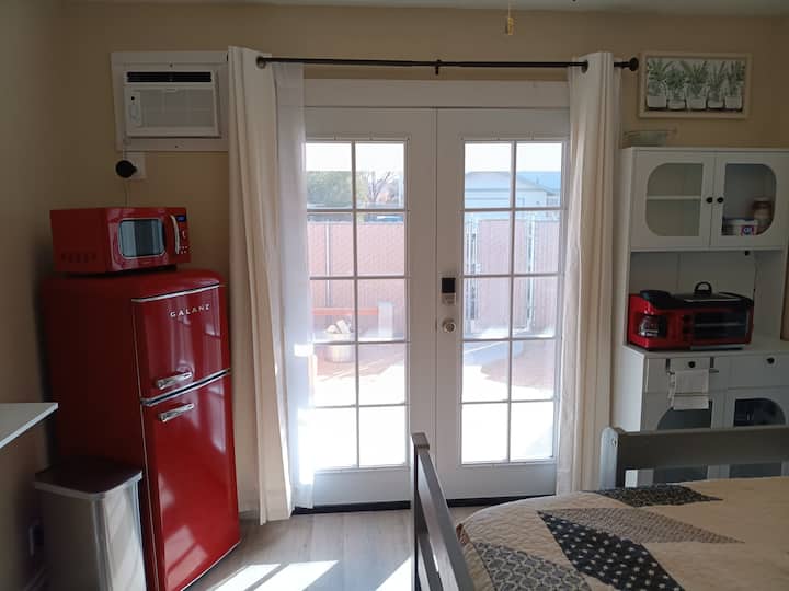 The One With The Porch Swing! - Ridgecrest, CA
