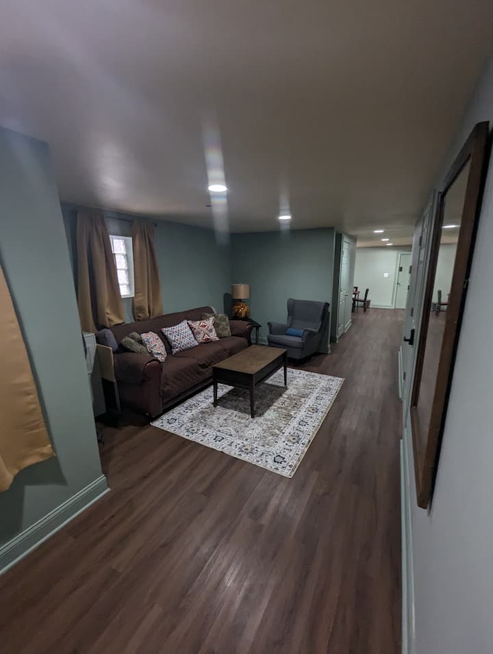 Private Room 2 In Cozy Apartment, Pet-friendly - Oak Park, IL