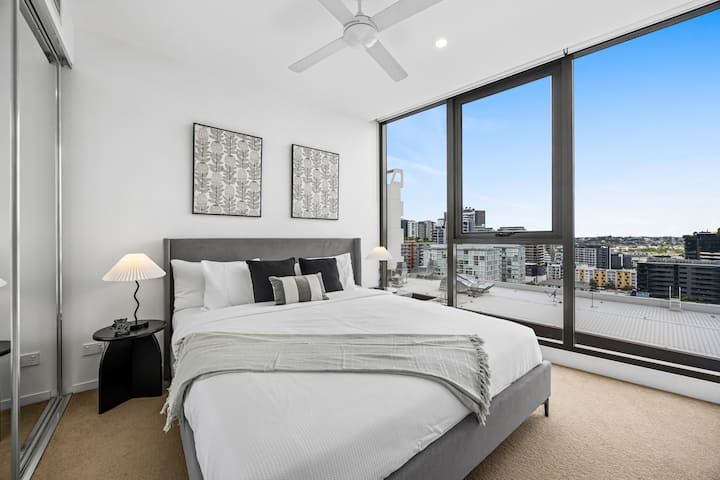 Capri Newstead Escape W Balcony & Secure Parking - Brisbane