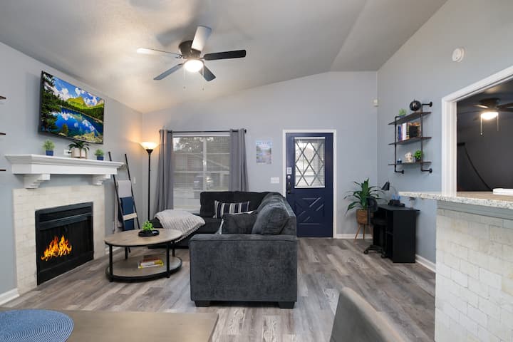 Renovated Gem: 3/2 + Game Room, Fire Pit, Noon Co! - San Antonio, TX