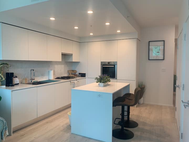 2 Bedroom 2 Full Bath Furnished Condo - Burnaby