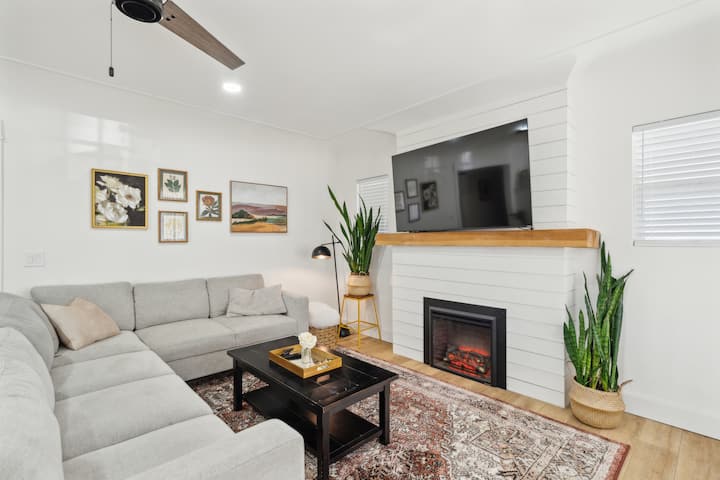 Charming Downtown Provo Retreat - Provo, UT