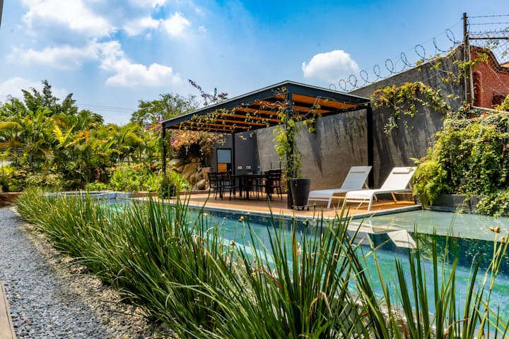 Urban Steel Retreat - Cuernavaca