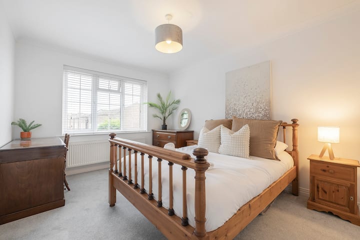 Great 3 Bedroom House With Garden And Parking! - Hove