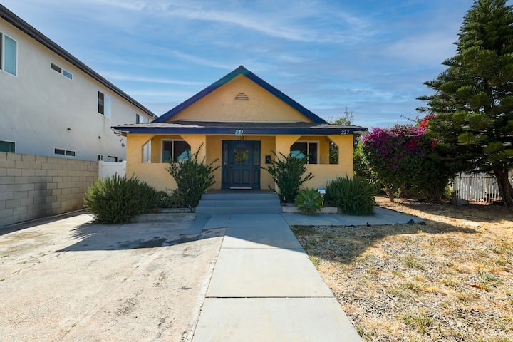 Remodeled Retreat, 100" Tv, Disney 15 Min- Pets Ok - La Habra, CA