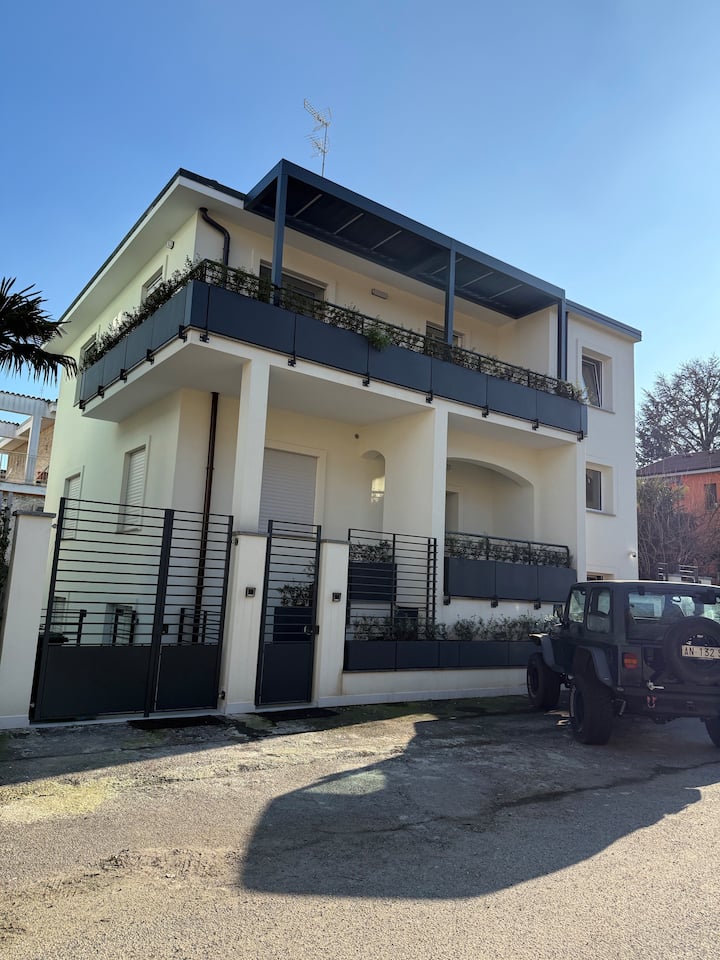 White House/villa Con Posti Auto - Milan