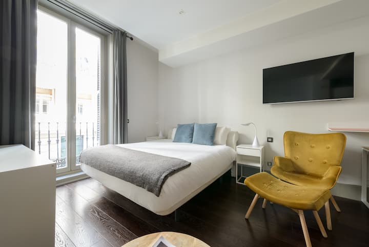 Temporary Accomodation In Cortes - Madrid