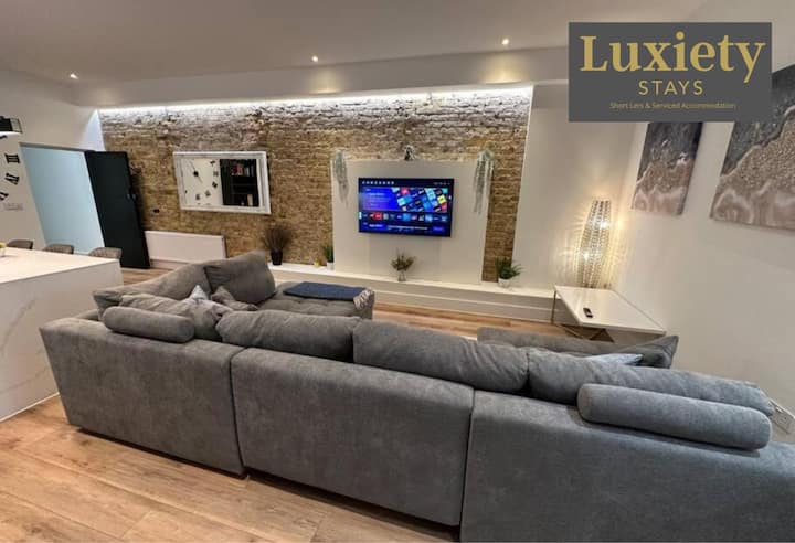 Sleek & Stunning 2br City Centre By Luxiety Stays - Southend-on-Sea