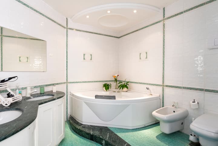 Appartamento Con Jacuzzi Nel Centro Di Napoli - Neapel