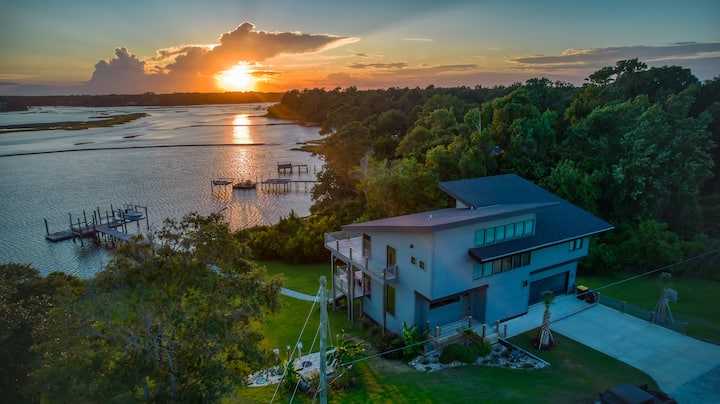 Waterfront Boater's Paradise With Amazing Sunsets - Topsail Beach, NC