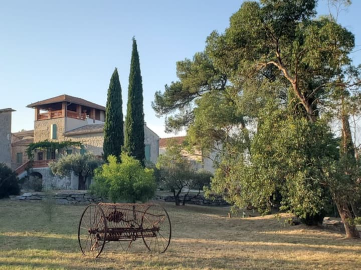 Villa De Caractère Avec 5 Chambres Et Piscine - Francia