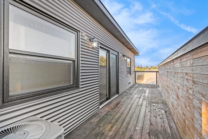 2 Beds+ Rooftop, Sofa Bed 1 Parking And 1 Bathroom - Ottawa