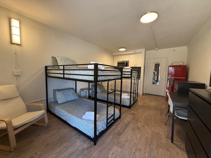 [05] Atx Studio: 2 Bunk Beds, Sleeps 4 - 오스틴