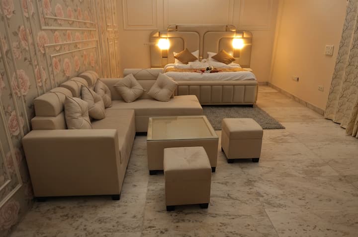 Rama House| Private Jacuzzi | 5 Br By Homeyhuts - New Delhi