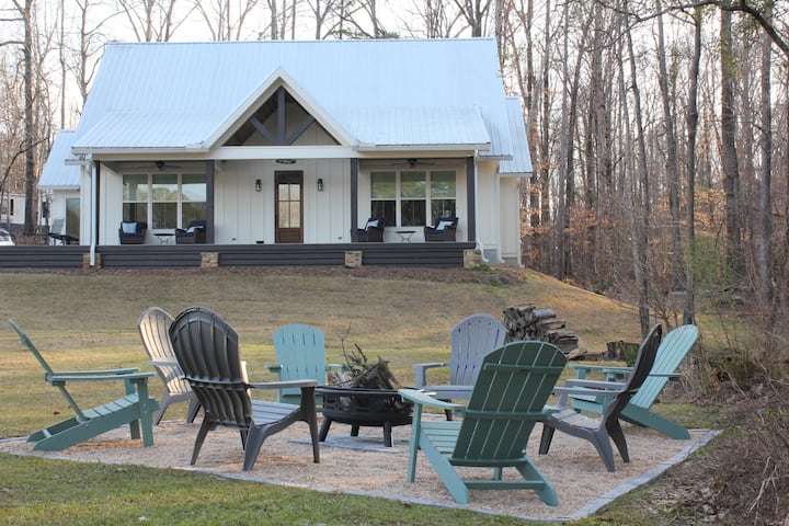 Lucky Duck Retreat On Lake Martin - Dadeville, AL