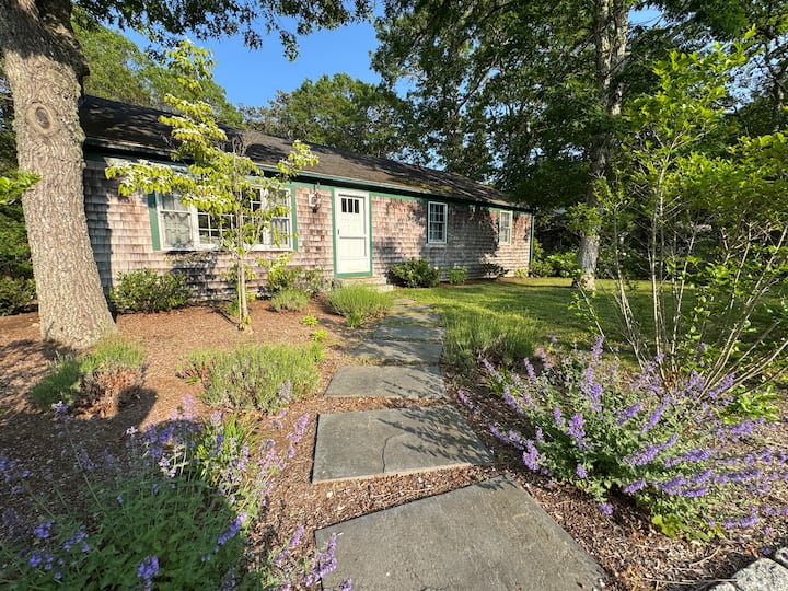 The Brewster Pearl

Brewster 3 Bed 2 Bath - Brewster, MA