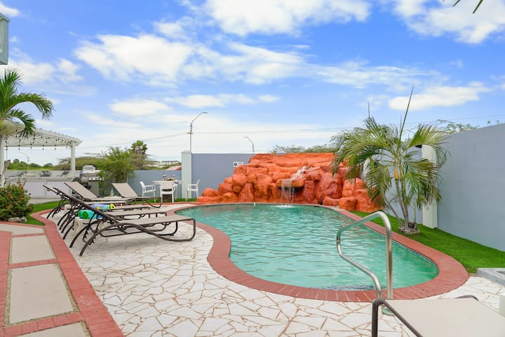 2br Tropical Getaway With Pool & Near Eagle Beach - Aruba